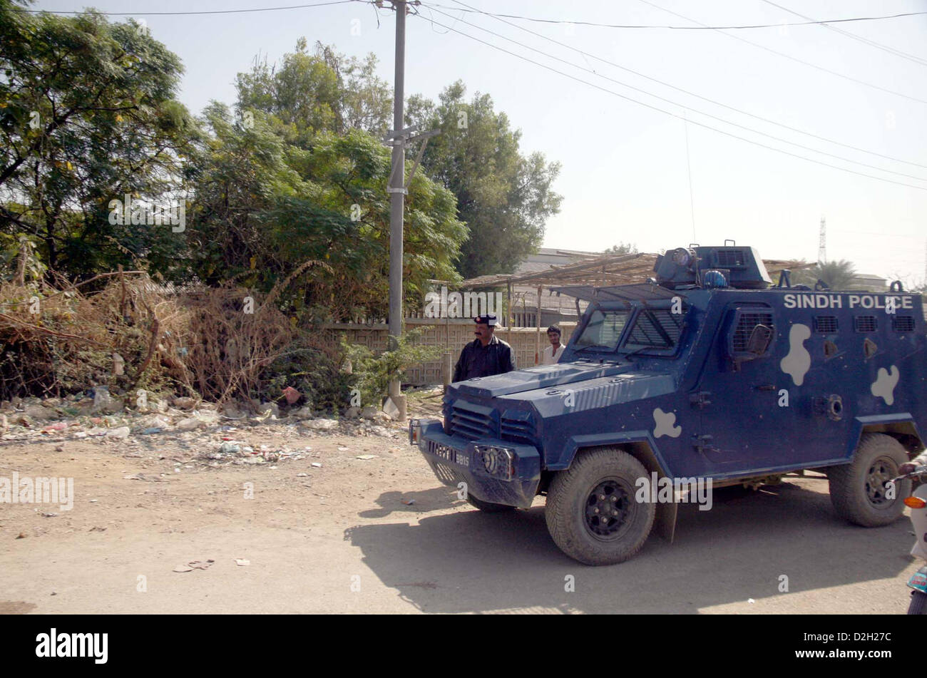 Police armoured personnel carrier apc -Fotos und -Bildmaterial in hoher ...