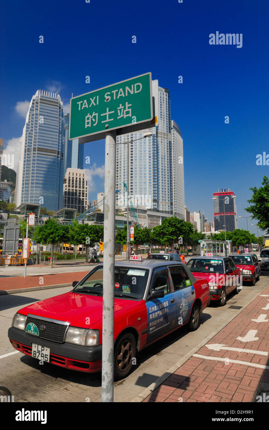 Taxi stand sign -Fotos und -Bildmaterial in hoher Auflösung – Alamy