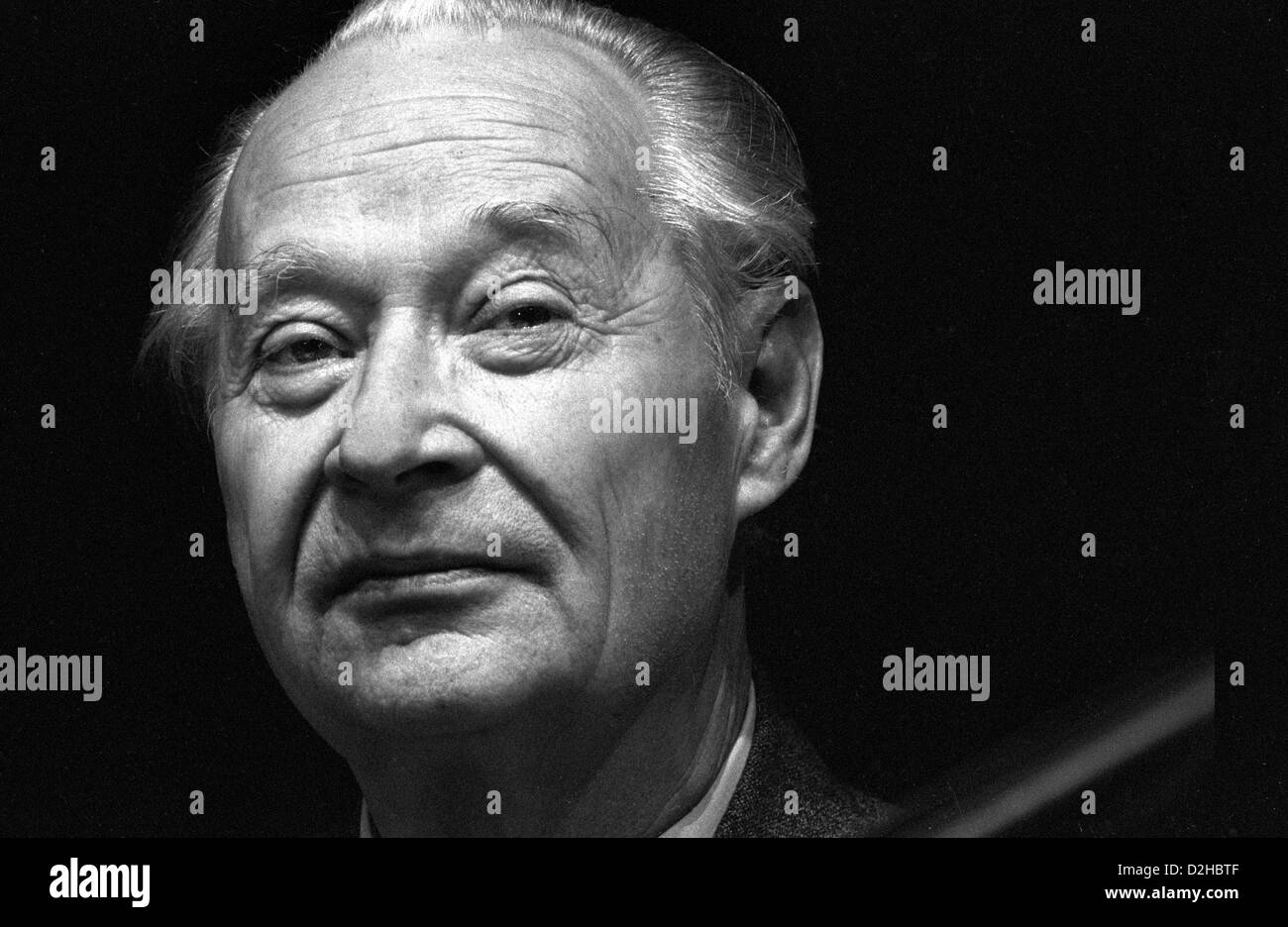 Dubcek velvet revolution -Fotos und -Bildmaterial in hoher Auflösung ...