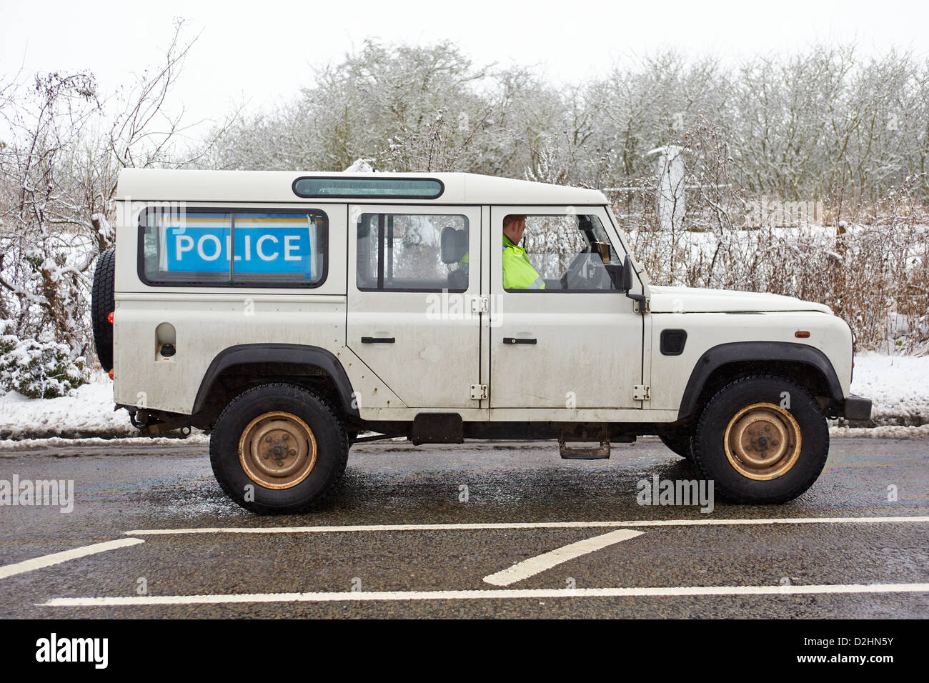Einen Thames Valley Police Land Rover Defender 4 x 4 im Einsatz bei ...