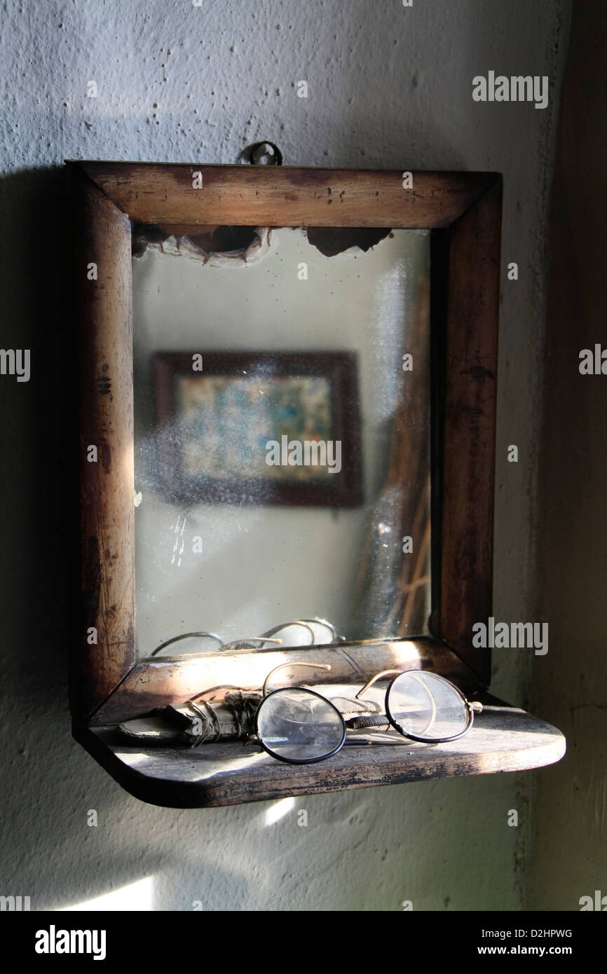 Vintage spiegel -Fotos und -Bildmaterial in hoher Auflösung – Alamy