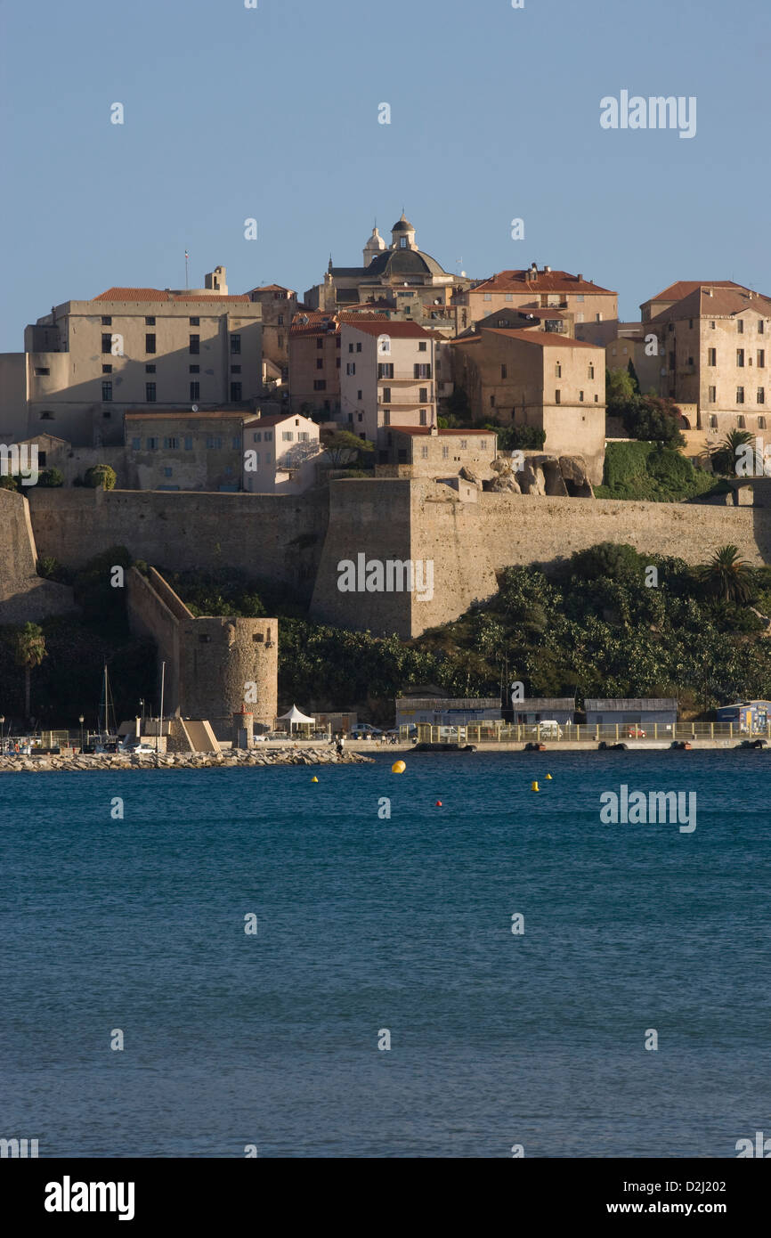 Korsika: Calvi Strand & Citadelle Stockfotografie - Alamy
