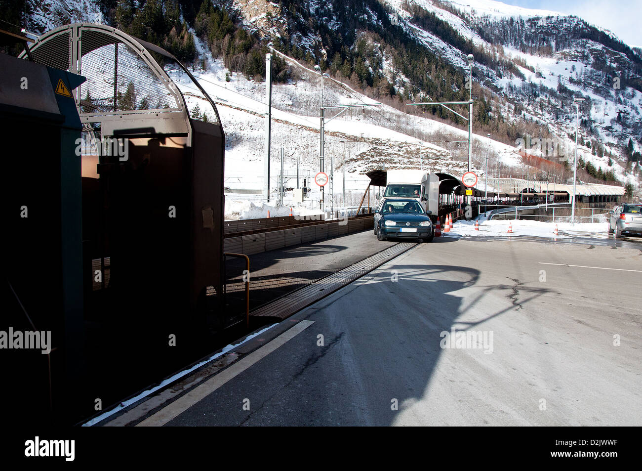 Autotransport zug -Fotos und -Bildmaterial in hoher Auflösung – Alamy