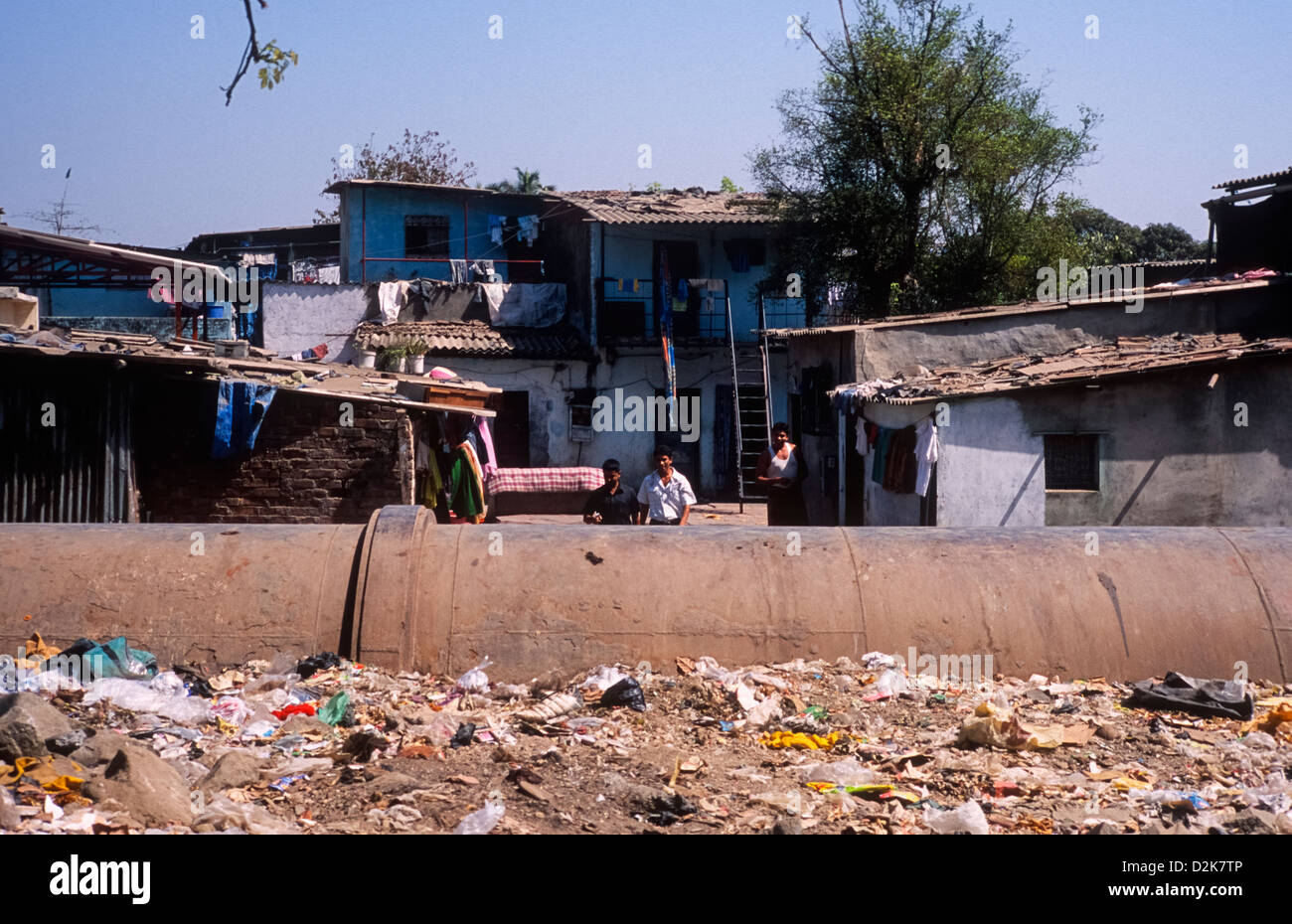 Pipeline slum mumbai india -Fotos und -Bildmaterial in hoher Auflösung – Alamy