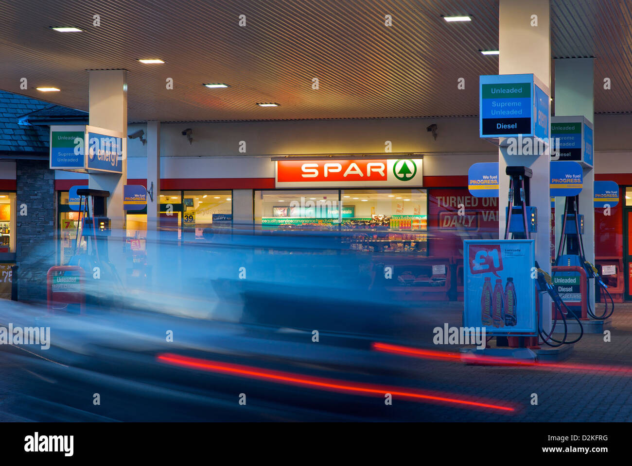 Esso petrol station -Fotos und -Bildmaterial in hoher Auflösung – Alamy