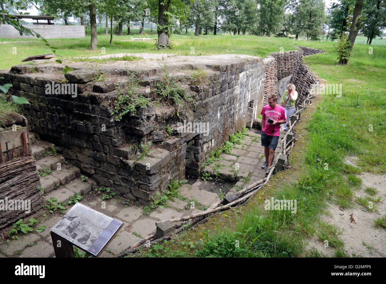 Ein Beton bunker in einem neu errichteten German World War One Graben ...