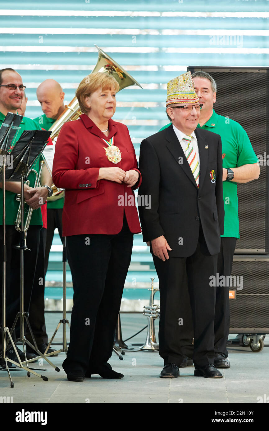 Karneval angela merkel -Fotos und -Bildmaterial in hoher Auflösung – Alamy