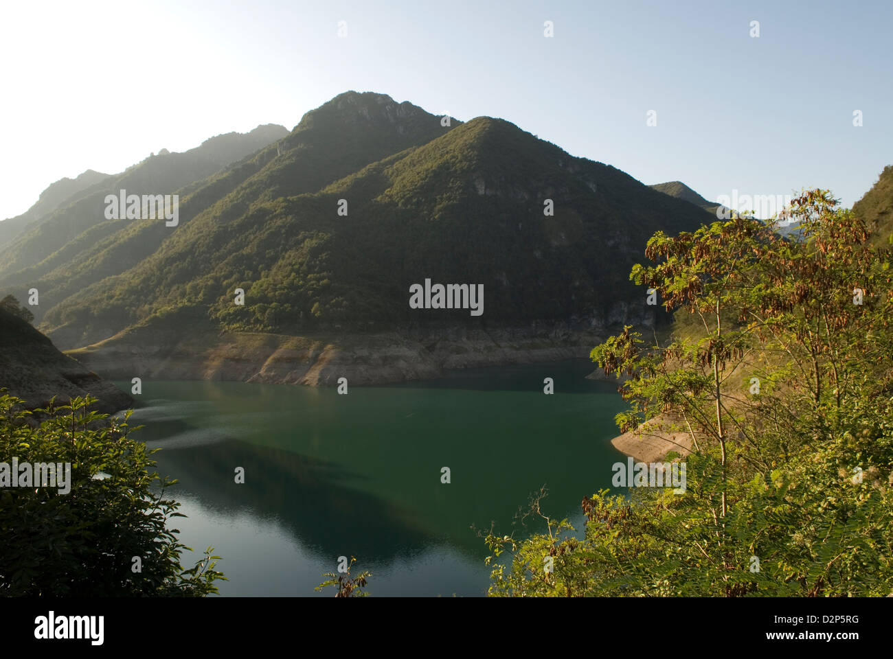 Lago di valvestino -Fotos und -Bildmaterial in hoher Auflösung – Alamy