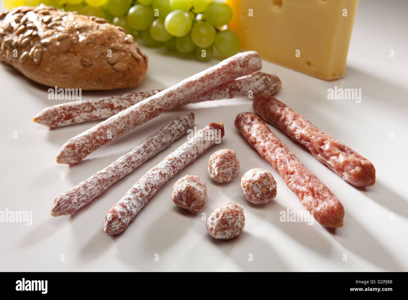 Salami sticks -Fotos und -Bildmaterial in hoher Auflösung – Alamy