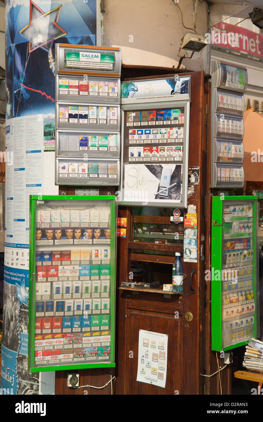 Cigarette kiosk -Fotos und -Bildmaterial in hoher Auflösung – Alamy