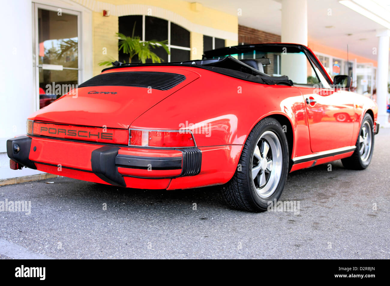 Roter porsche 911 -Fotos und -Bildmaterial in hoher Auflösung – Alamy