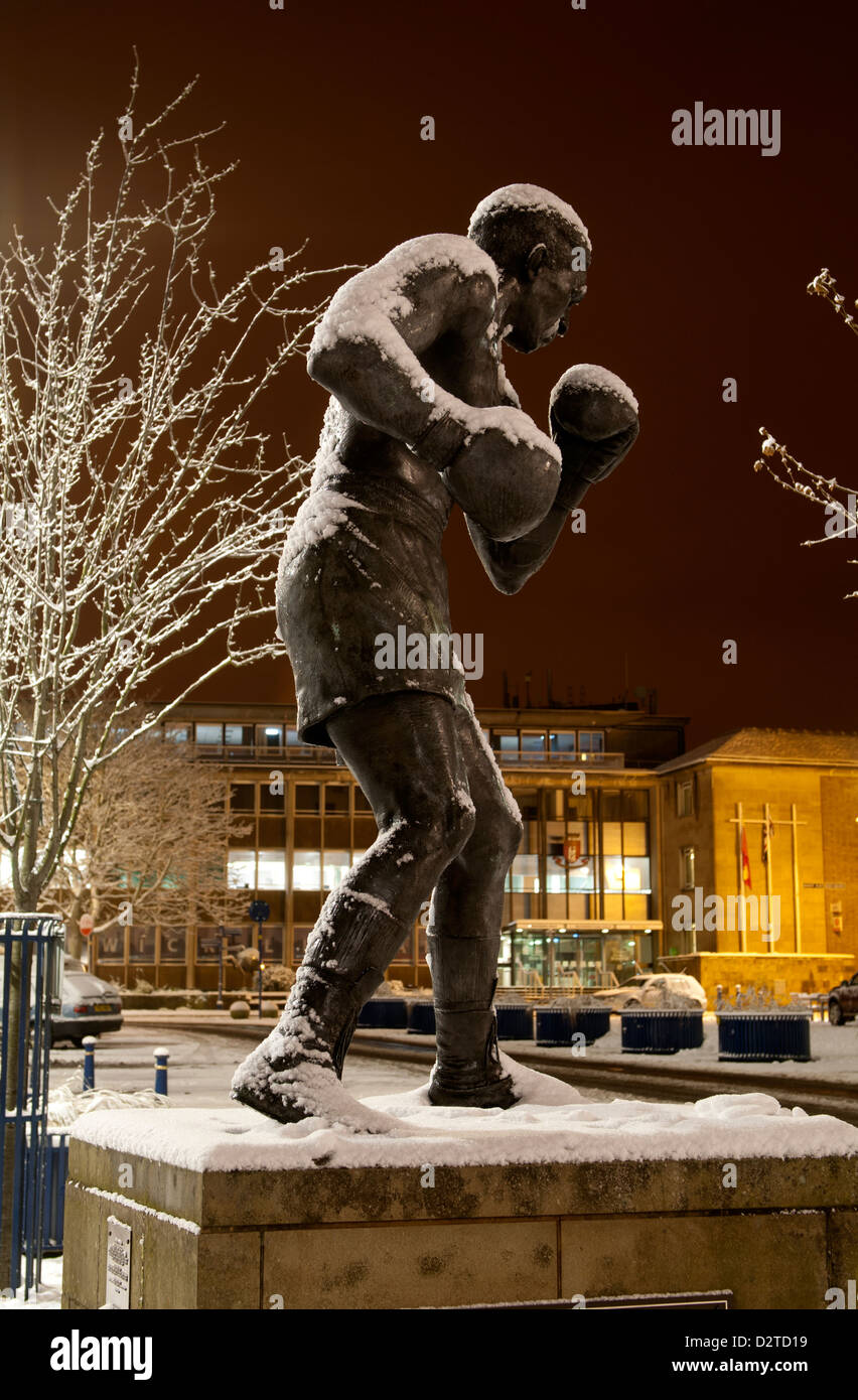 Statue warwick boxer -Fotos und -Bildmaterial in hoher Auflösung – Alamy