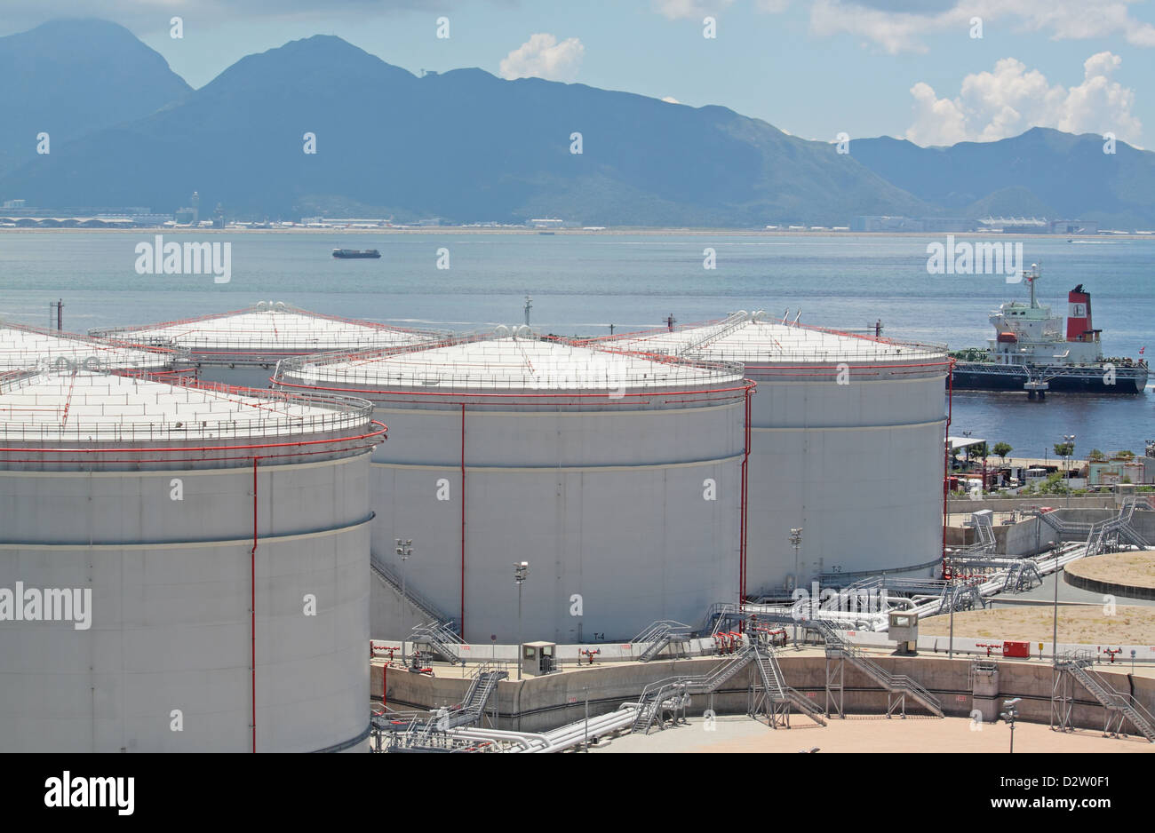 Oil tank china -Fotos und -Bildmaterial in hoher Auflösung – Alamy
