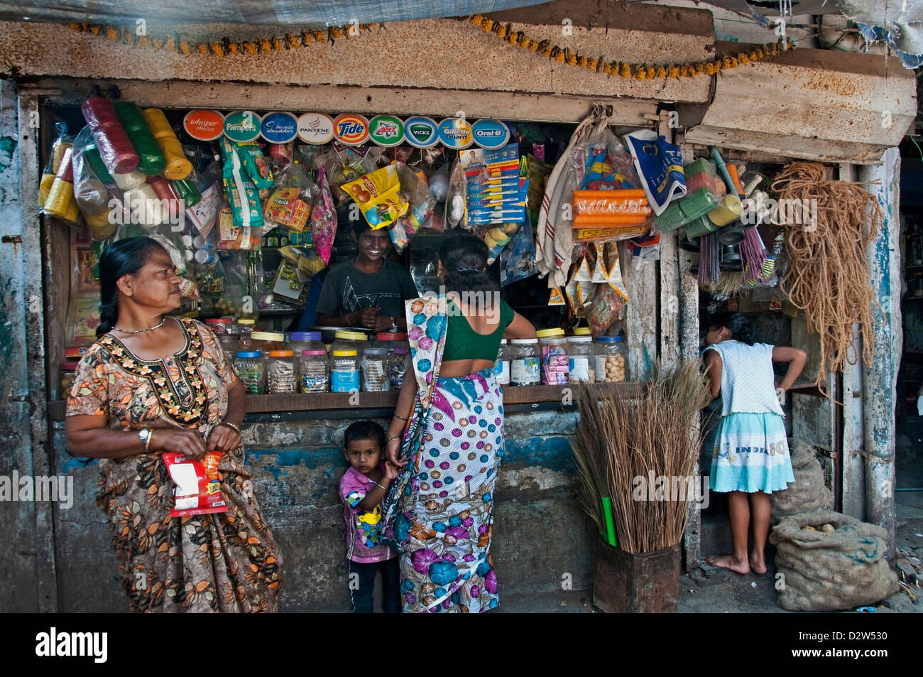 Mumbai slum colaba -Fotos und -Bildmaterial in hoher Auflösung – Alamy