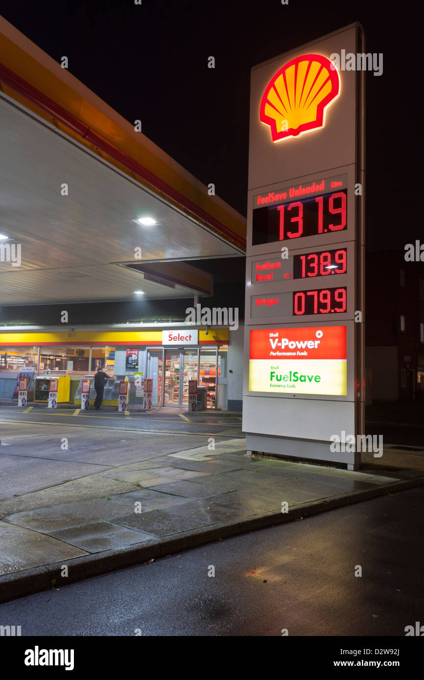 Shell fuel station -Fotos und -Bildmaterial in hoher Auflösung – Alamy