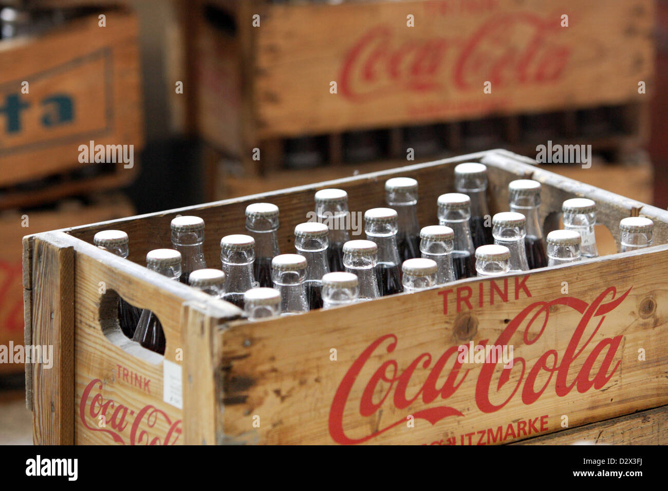 Berlin, Deutschland, alte Coca-Cola Kisten Stockfotografie - Alamy