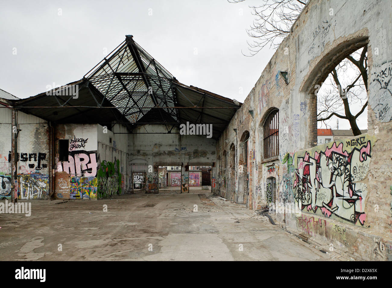 Fabrik verlassen -Fotos und -Bildmaterial in hoher Auflösung – Alamy