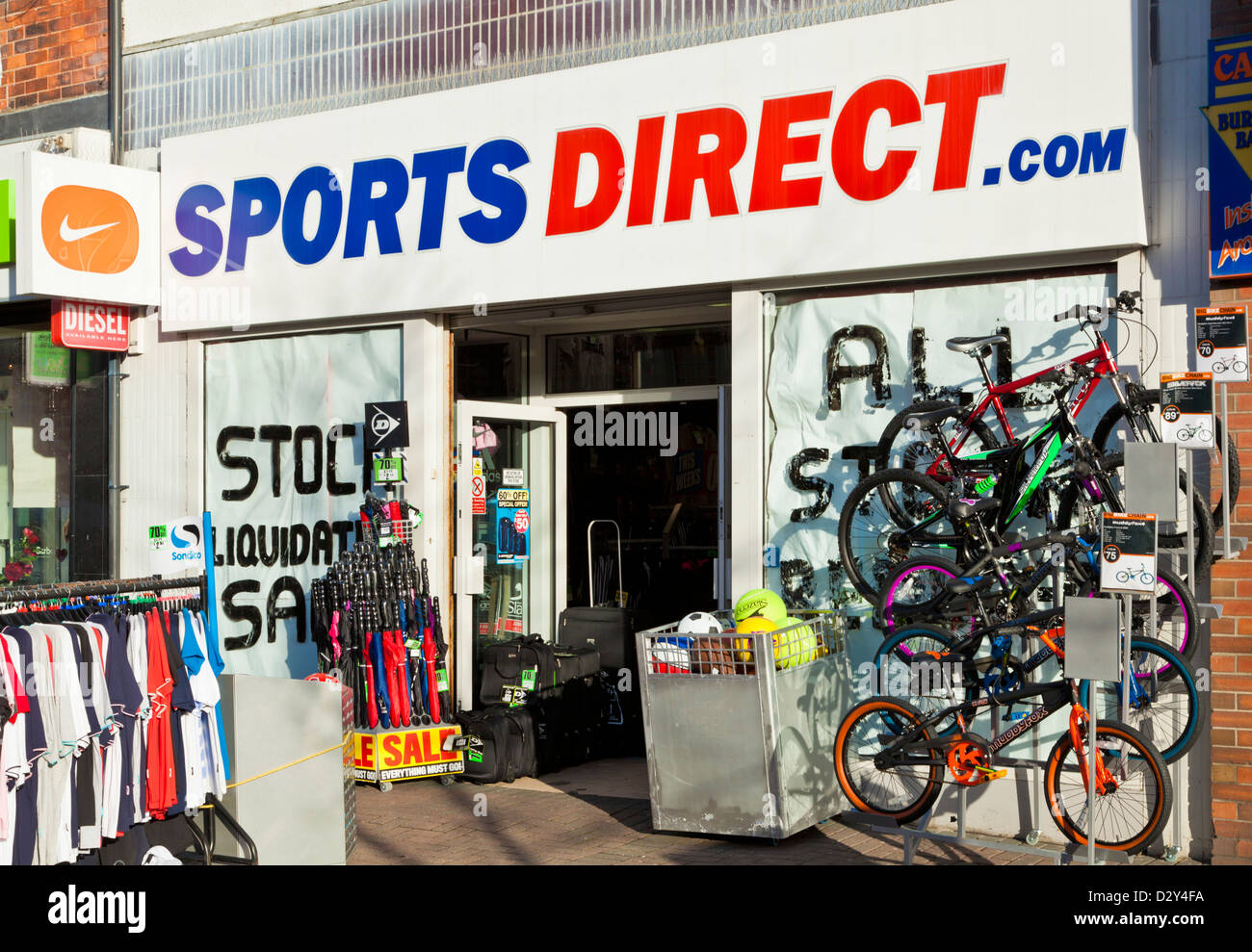 Sport Direct Ladenfront Stockfotografie - Alamy