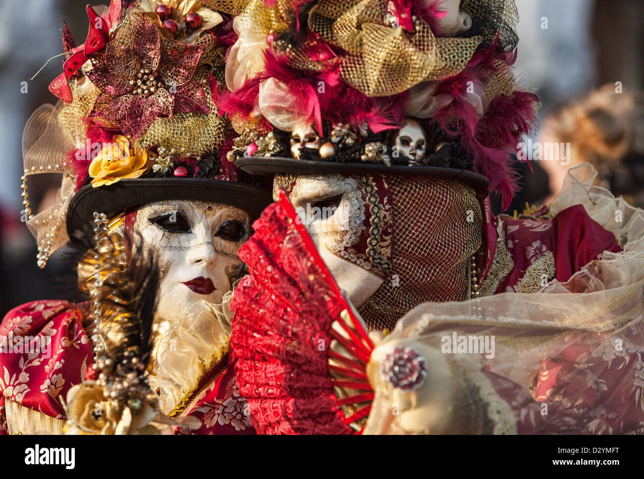 Venetian people wearing masks costumes -Fotos und -Bildmaterial in ...