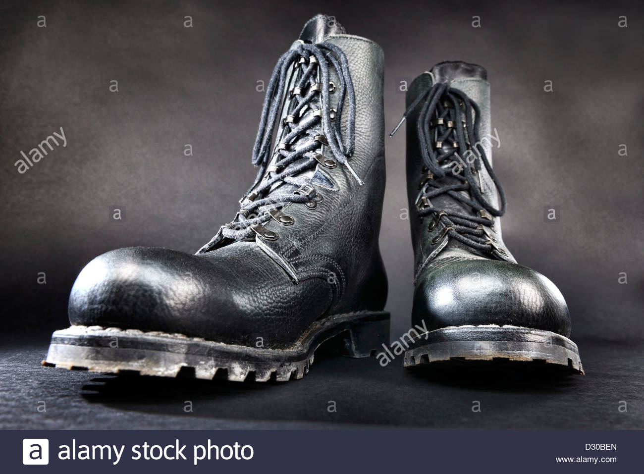 Neo Nazi Boots Stockfotos & Neo Nazi Boots Bilder - Alamy