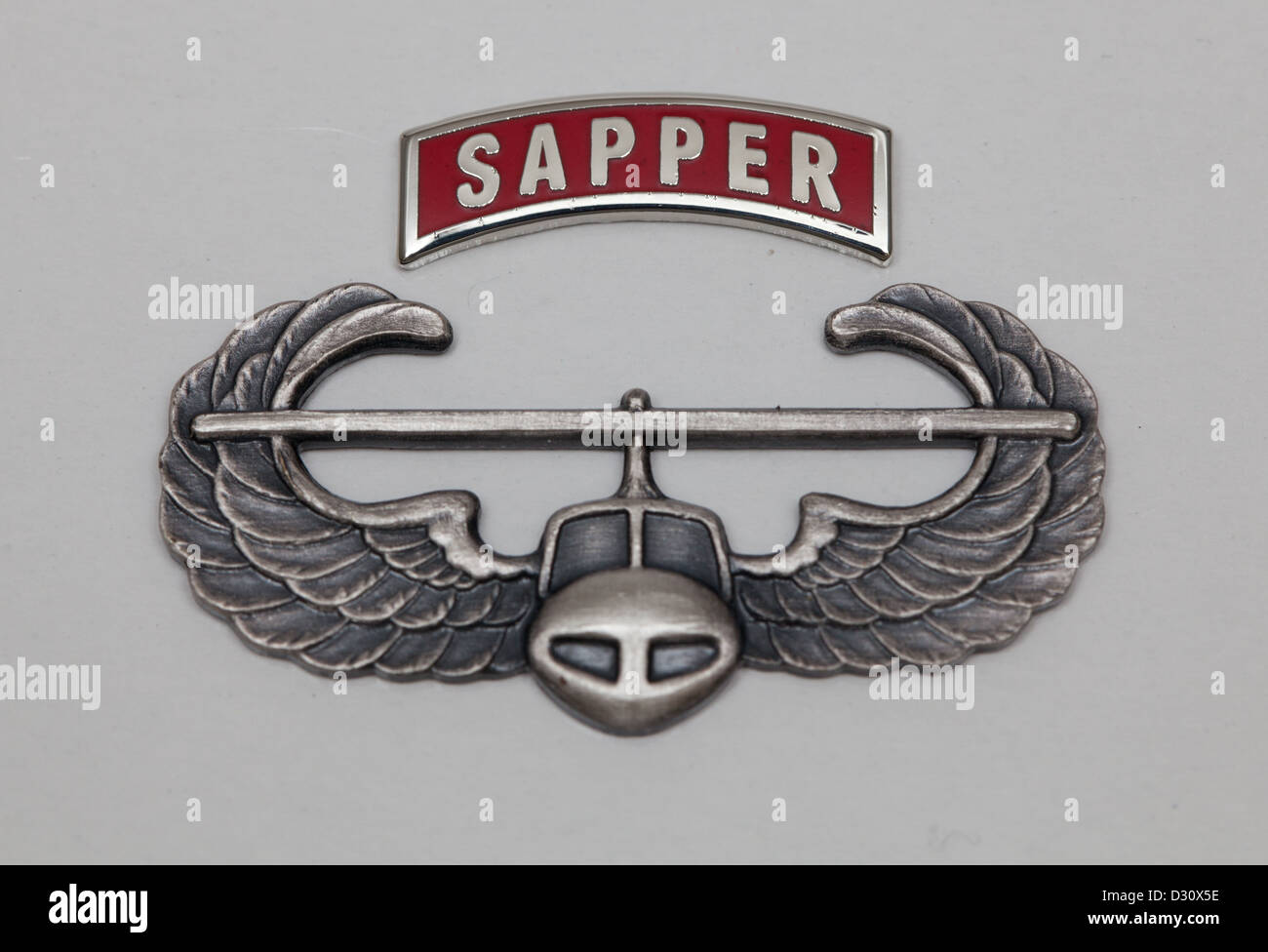 Armee Sapper Pin über Air Assault badge Stockfotografie - Alamy