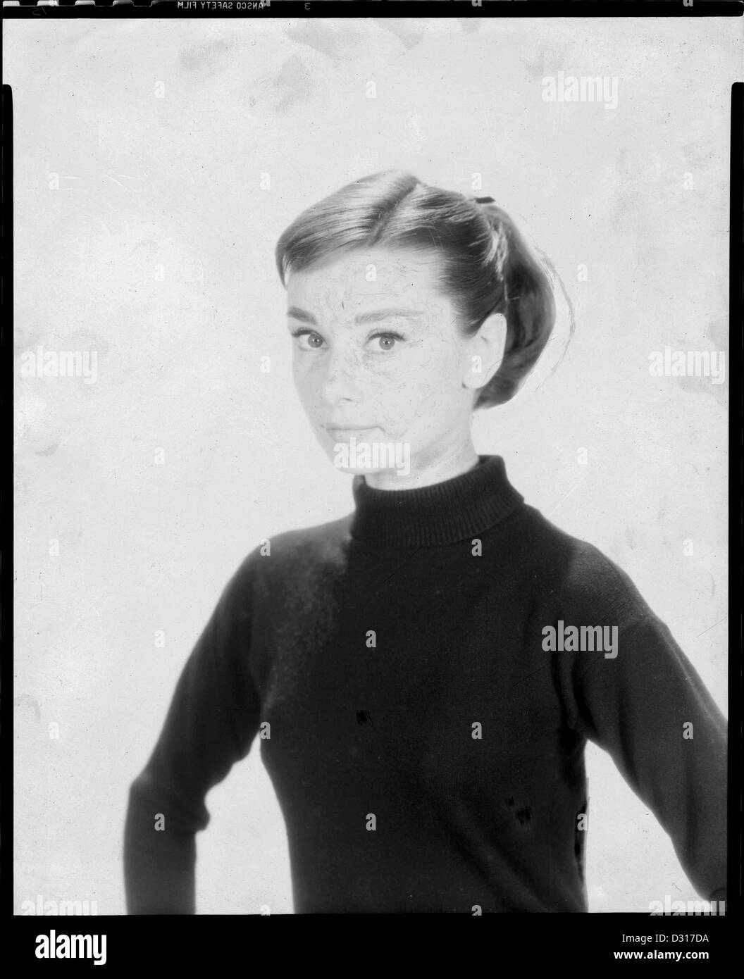 Funny face audrey hepburn -Fotos und -Bildmaterial in hoher Auflösung ...