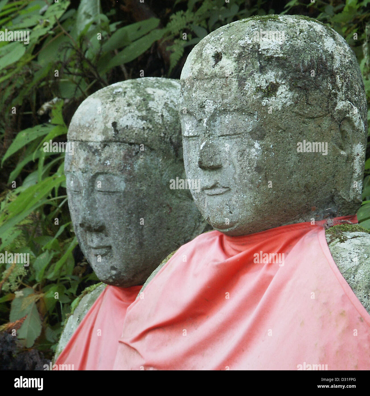 Statuen von Jizo, Ganman-Ga-Fuchi, Nikko. Nikko, Tochigi Präfektur ...