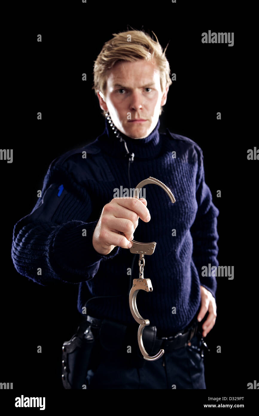 Strafverfolgung verhaften -Fotos und -Bildmaterial in hoher Auflösung ...