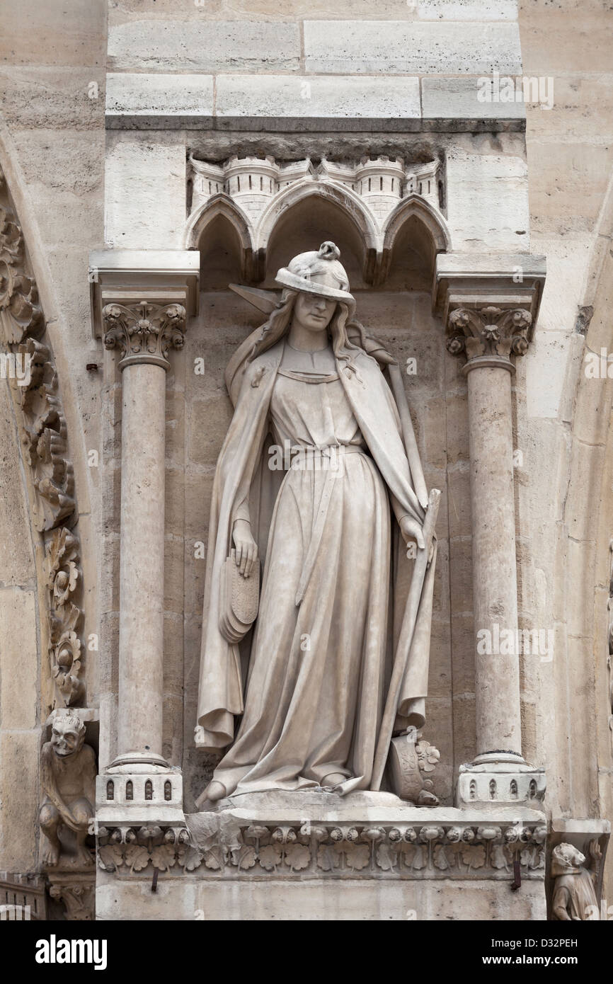 "Synagoga" Statue west Portal der Kathedrale Notre-Dame: mit verbundenen Augen der Schlange ...