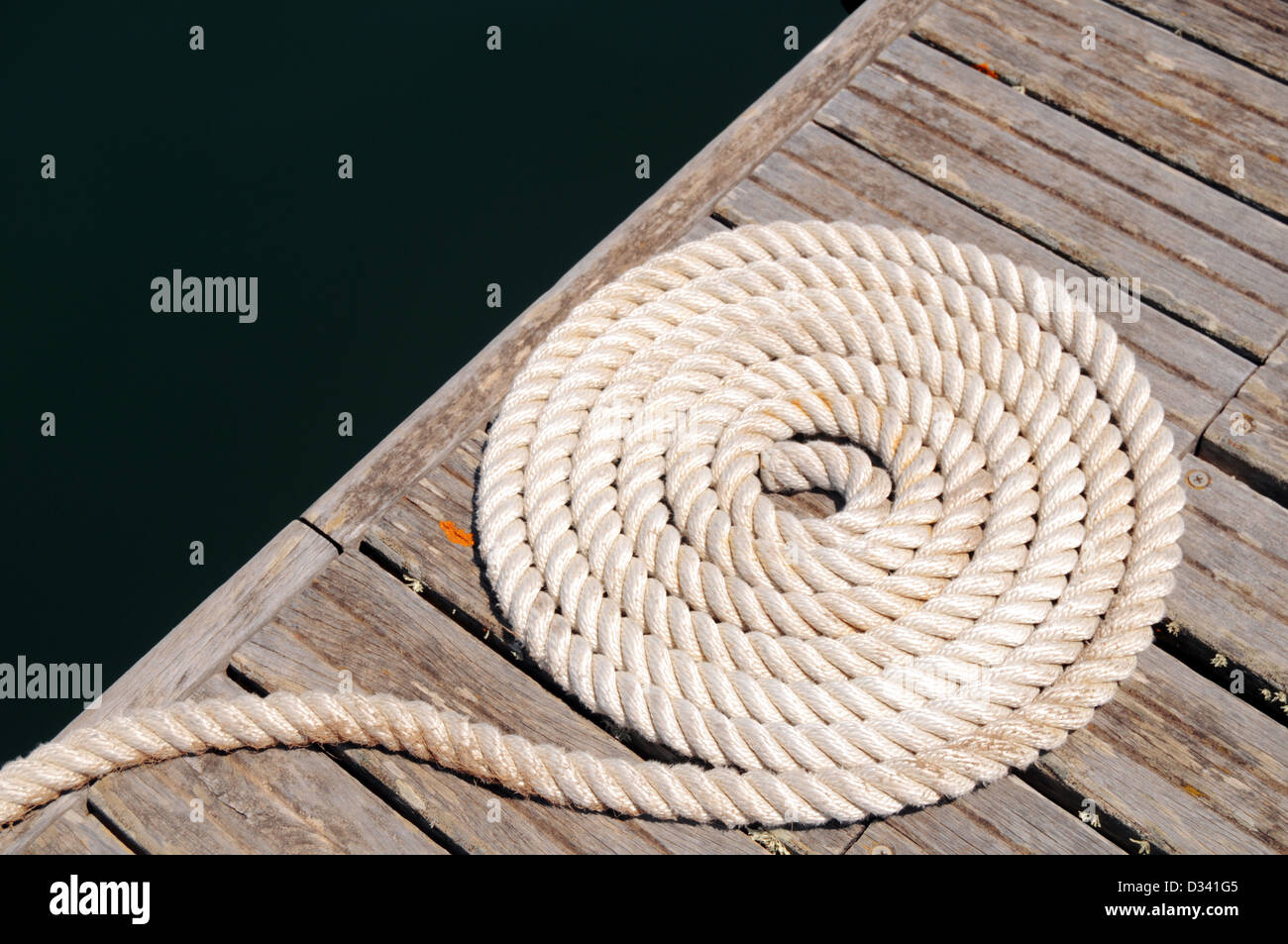 Aufgewickeltes seil -Fotos und -Bildmaterial in hoher Auflösung – Alamy