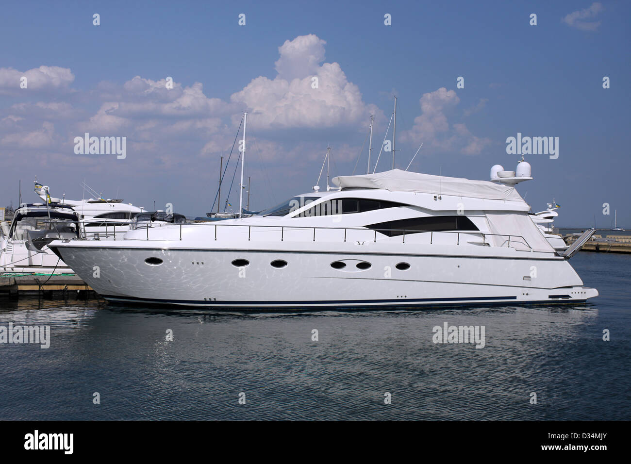 Speed boat -Fotos und -Bildmaterial in hoher Auflösung – Alamy