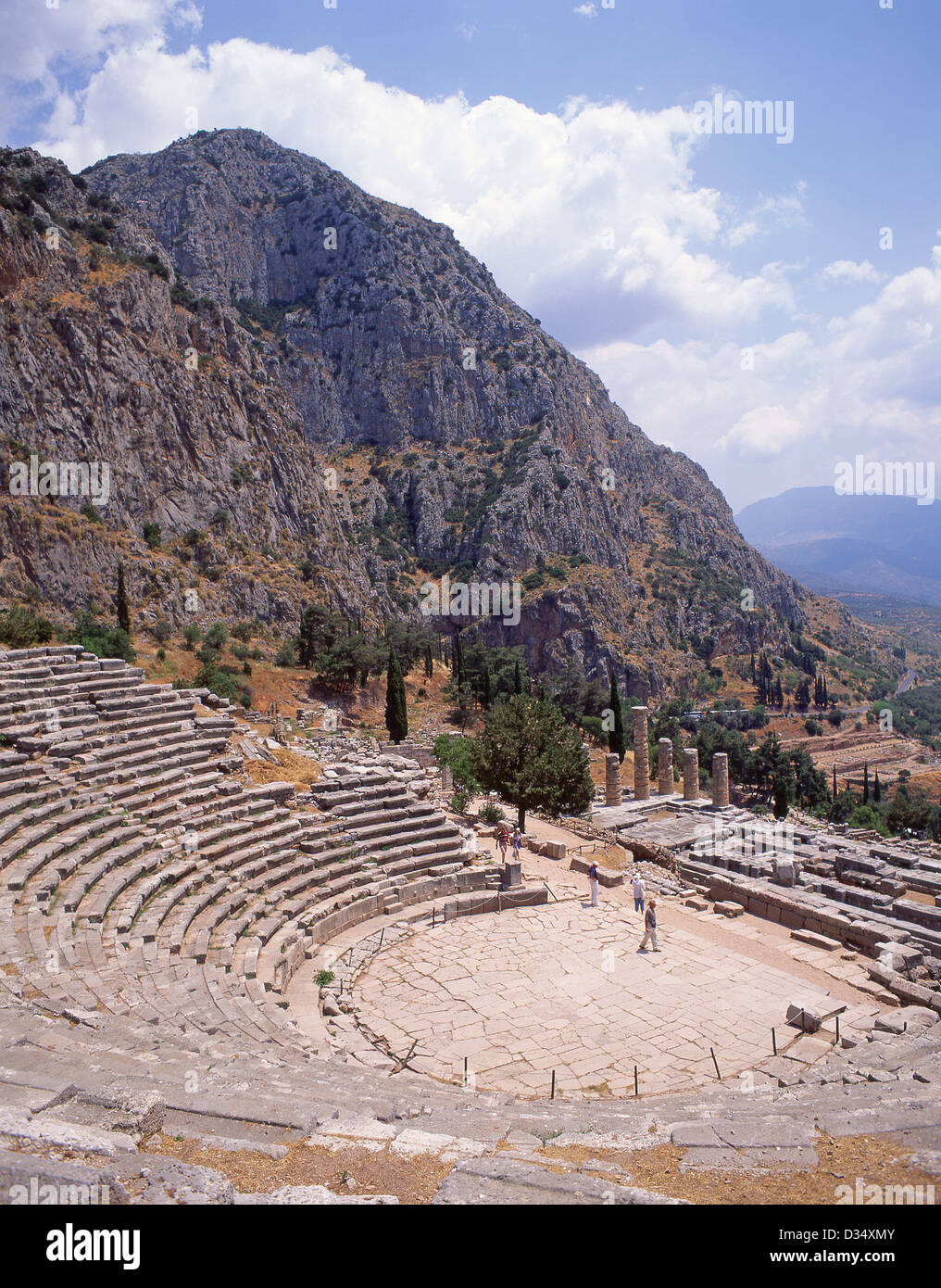 Das antike Theater im Heiligtum des Apollo (4. Jh. v. Chr.), Delphi ...