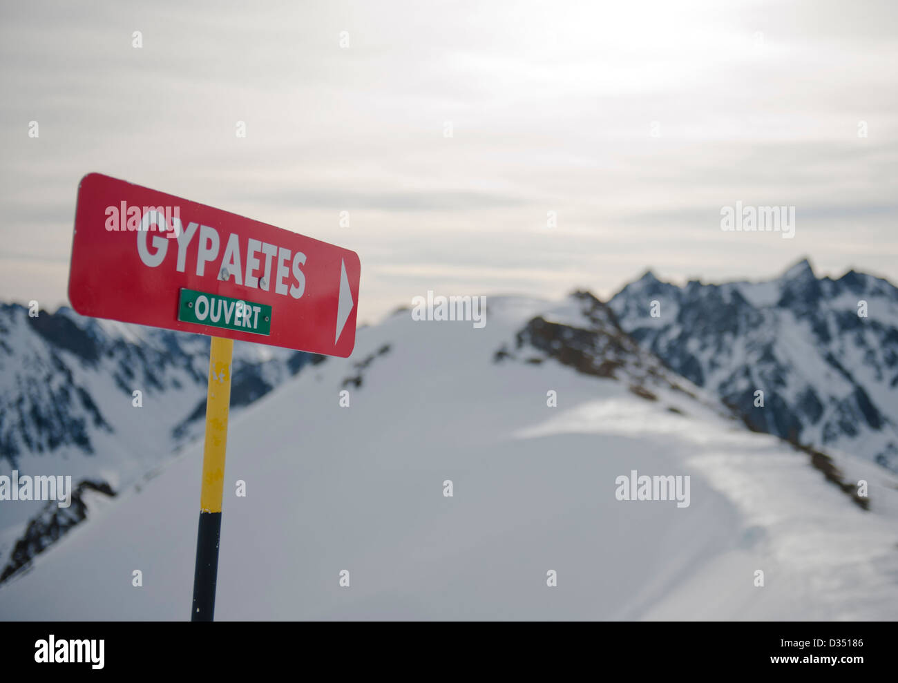 Piste marker sign -Fotos und -Bildmaterial in hoher Auflösung – Alamy