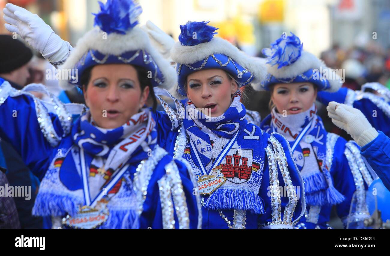 Majorettes march in carnival parade -Fotos und -Bildmaterial in hoher ...