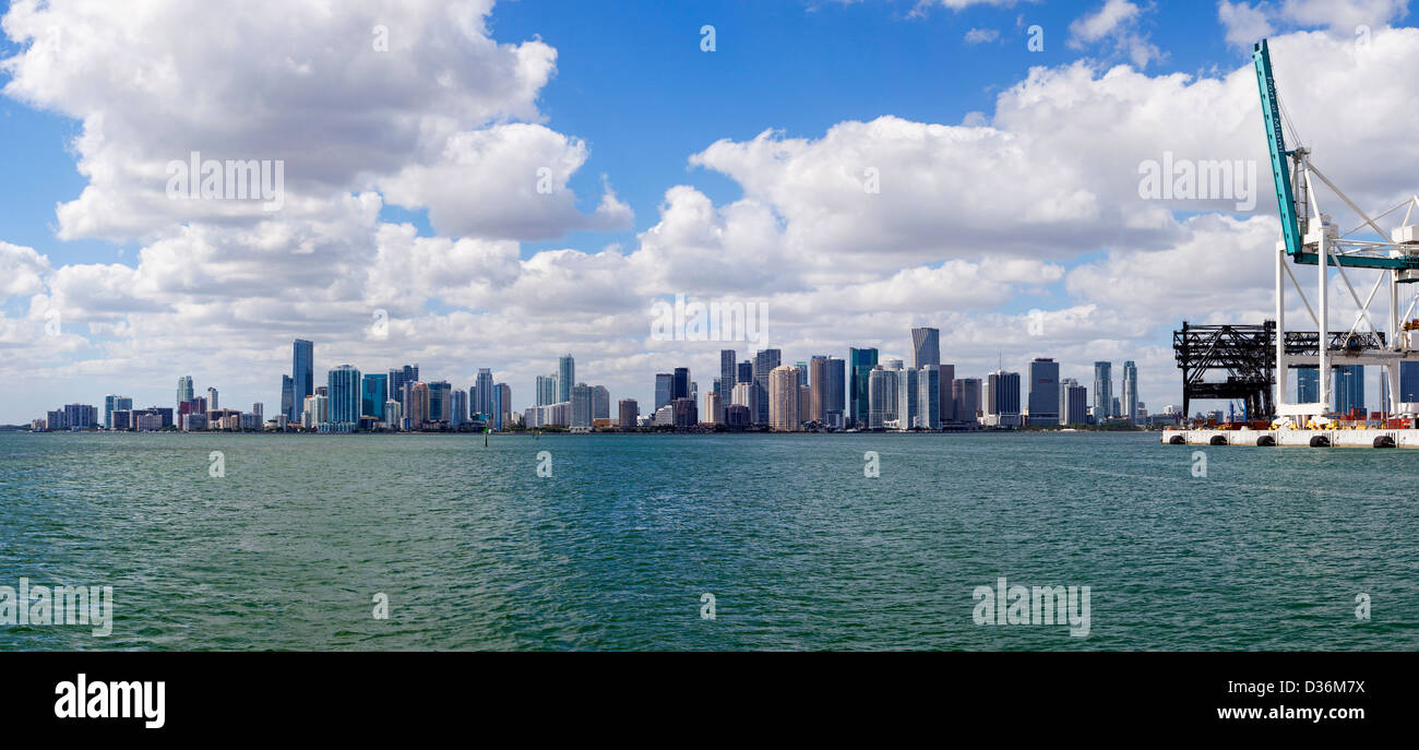 Skyline hafen -Fotos und -Bildmaterial in hoher Auflösung – Alamy