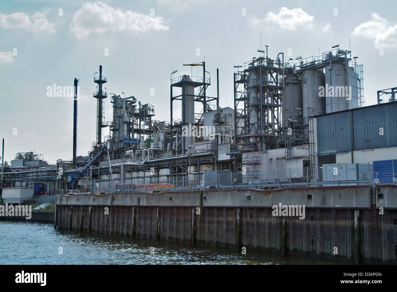 Shell refinery hamburg -Fotos und -Bildmaterial in hoher Auflösung – Alamy