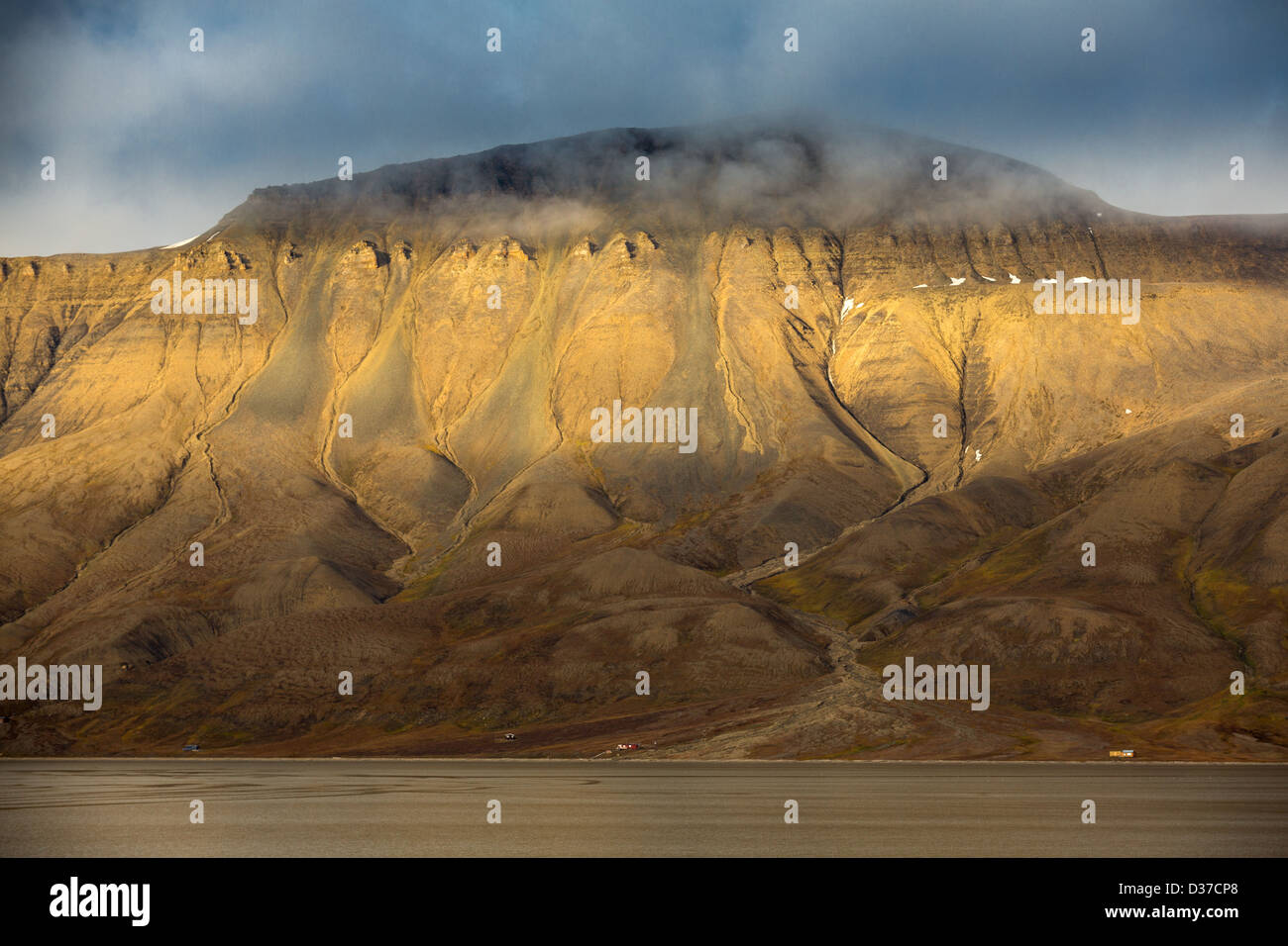 Longyearbyen svalbard norwegen -Fotos und -Bildmaterial in hoher ...