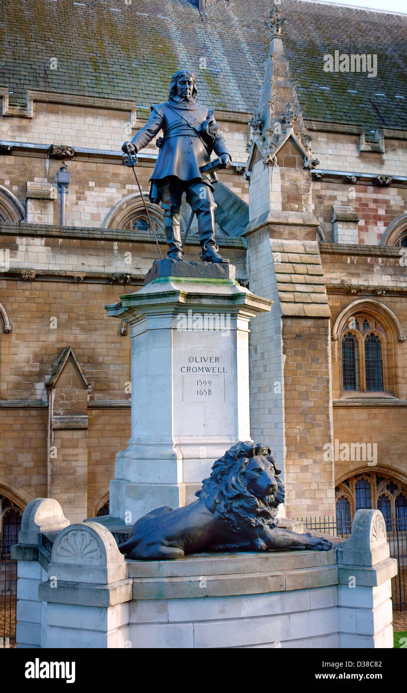 Oliver cromwell statue -Fotos und -Bildmaterial in hoher Auflösung – Alamy