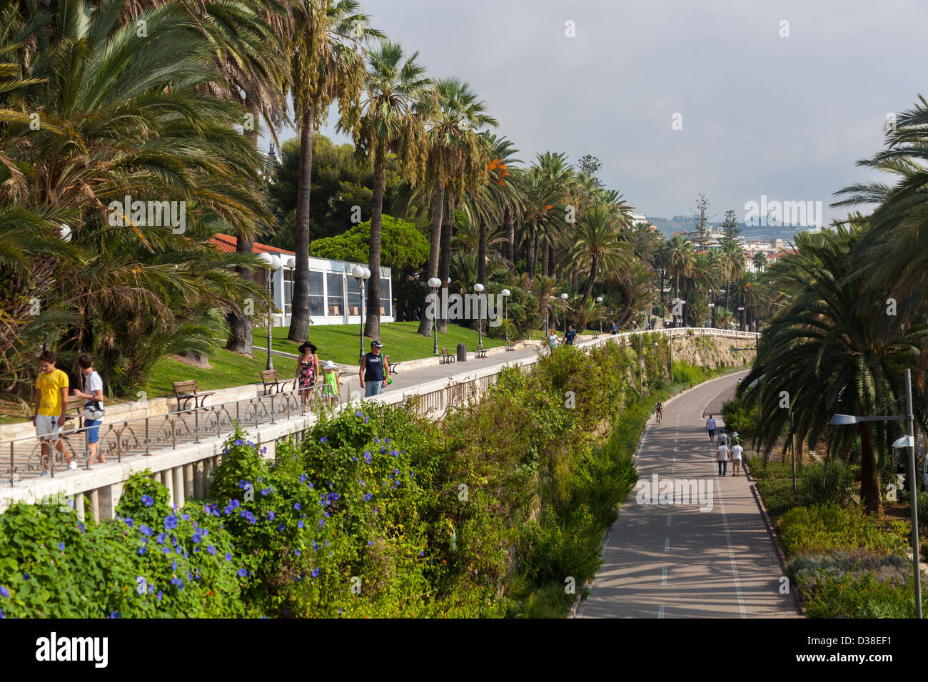 San remo strand -Fotos und -Bildmaterial in hoher Auflösung – Alamy