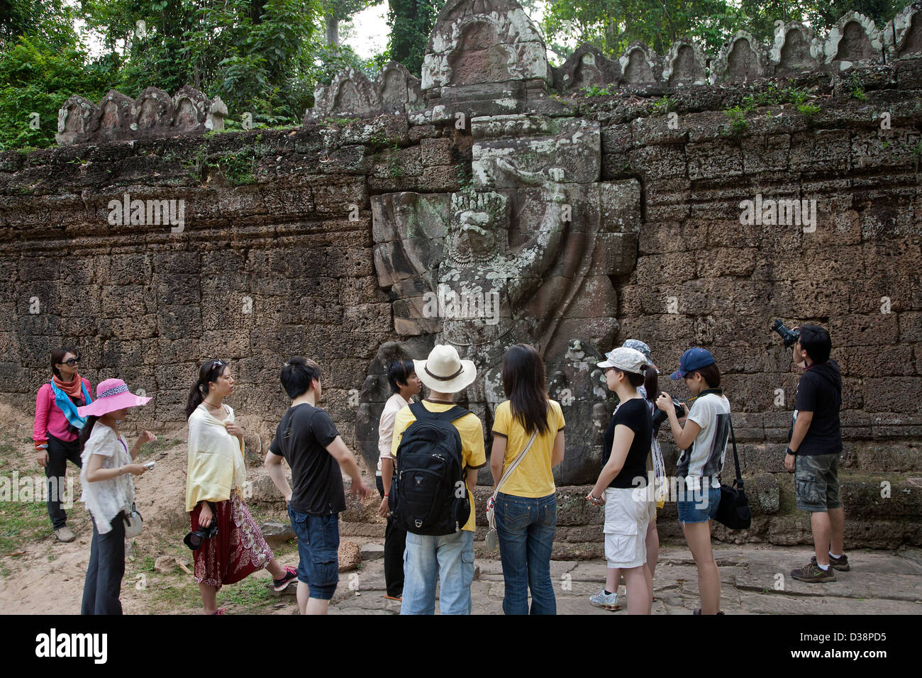 Group of japanese tourists -Fotos und -Bildmaterial in hoher Auflösung ...