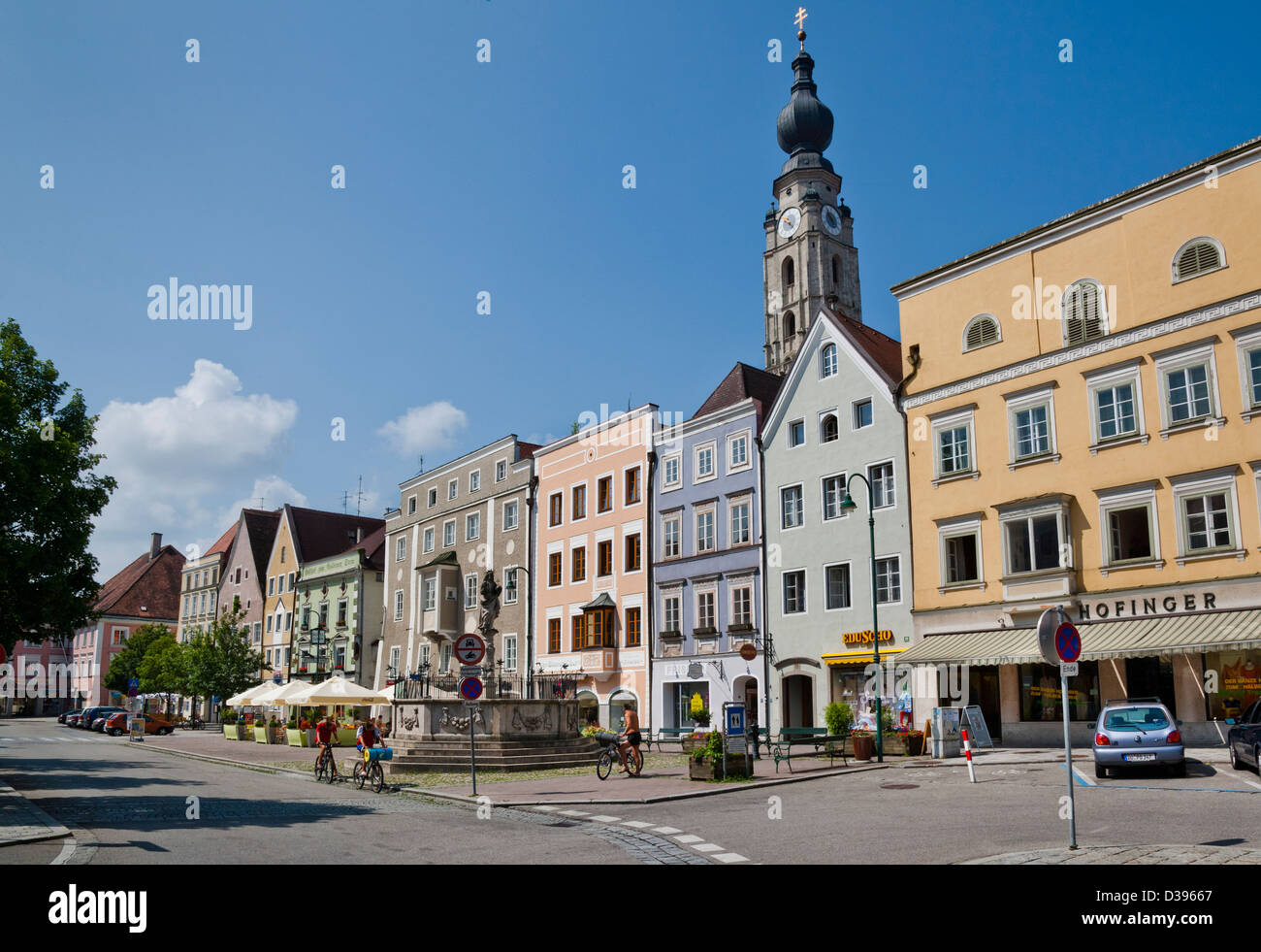 Österreich, Oberösterreich, Braunau am Inn, Blick auf den Stadtplatz ...