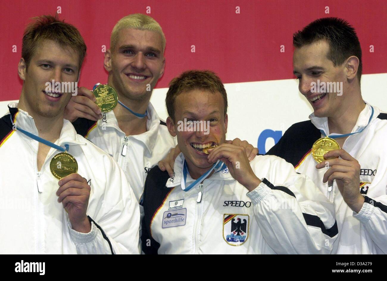 (Dpa) - die vier deutschen Schwimmer (L-r:) Stefan Kunzelmann, Stefan Herbst, Lars Conrad und ...