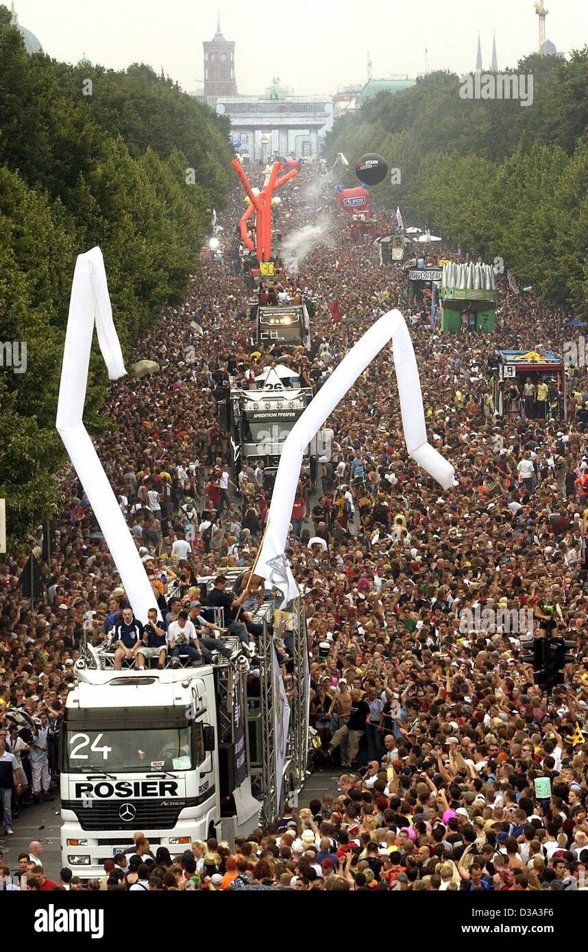 Berlin Germany Crowd Love Parade Stockfotos und -bilder Kaufen - Alamy