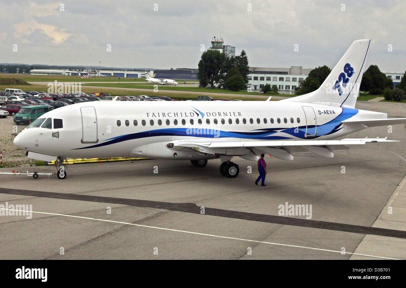 (Dpa) - ein Prototyp der Regionaljet-728, hergestellt von der Aircraft ...