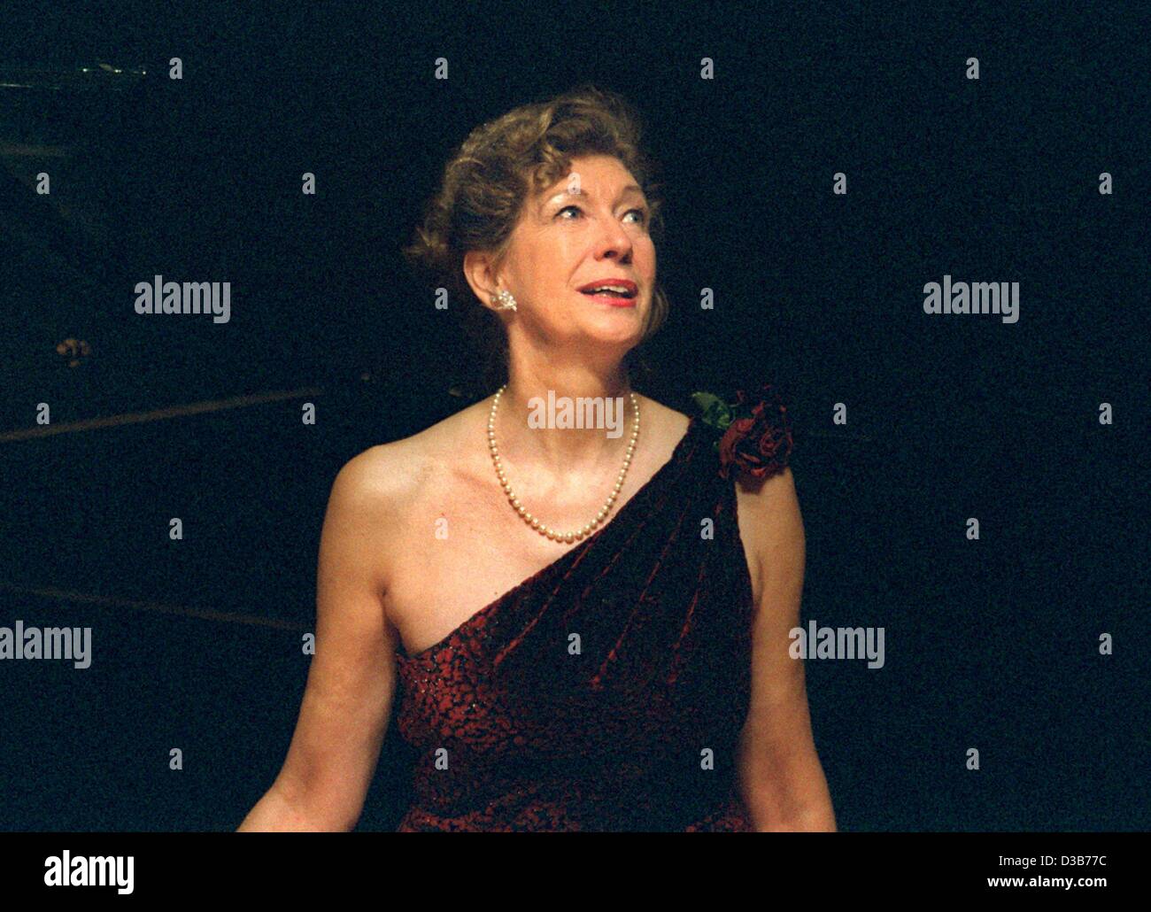 Dame commander britisches reich -Fotos und -Bildmaterial in hoher ...