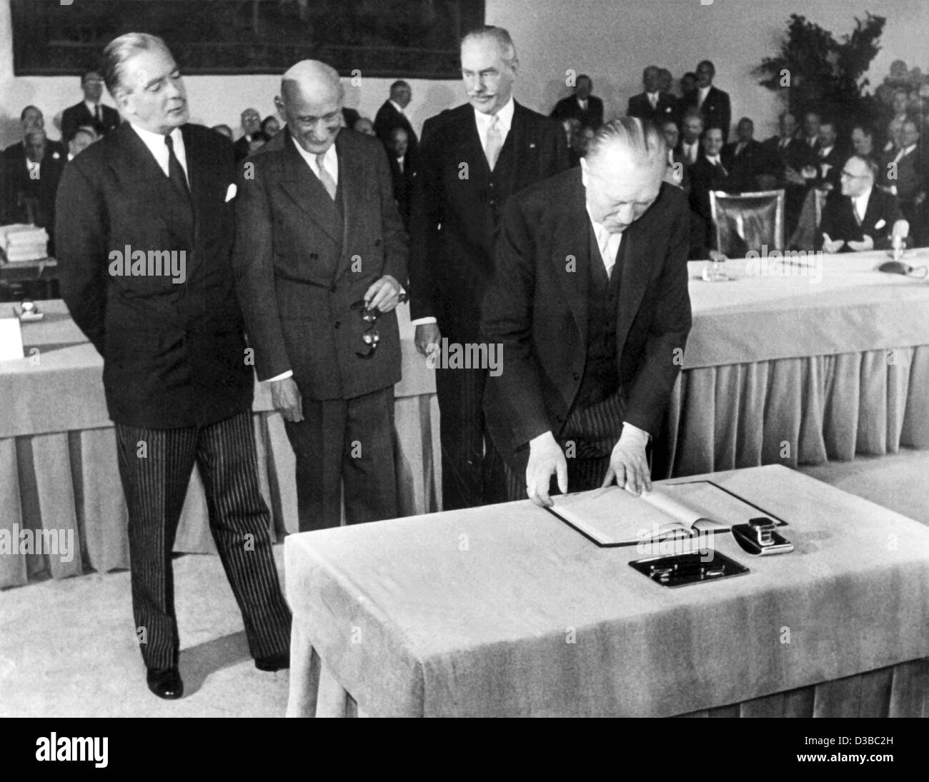 Außenminister Anthony Eden Stockfotos und -bilder Kaufen - Alamy