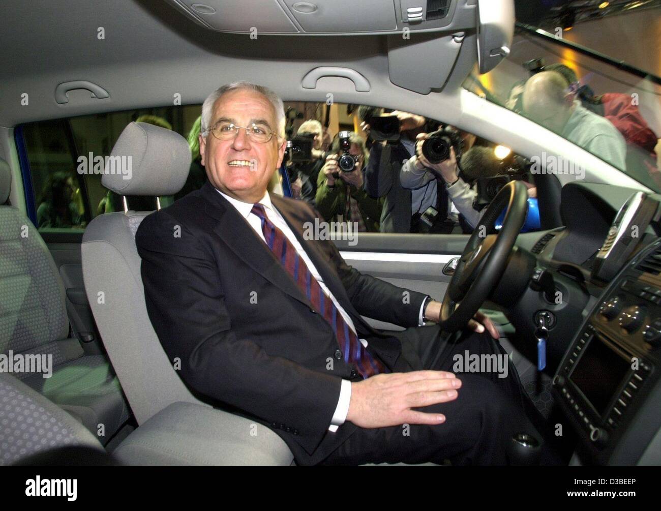 (Dpa) - Peter Hartz, Mitglied des Vorstands der Volkswagen ...