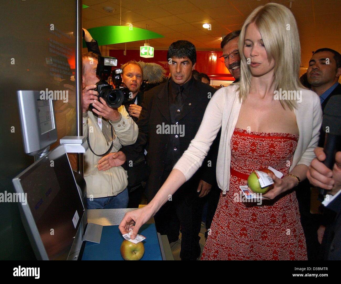 German top model claudia schiffer -Fotos und -Bildmaterial in hoher ...