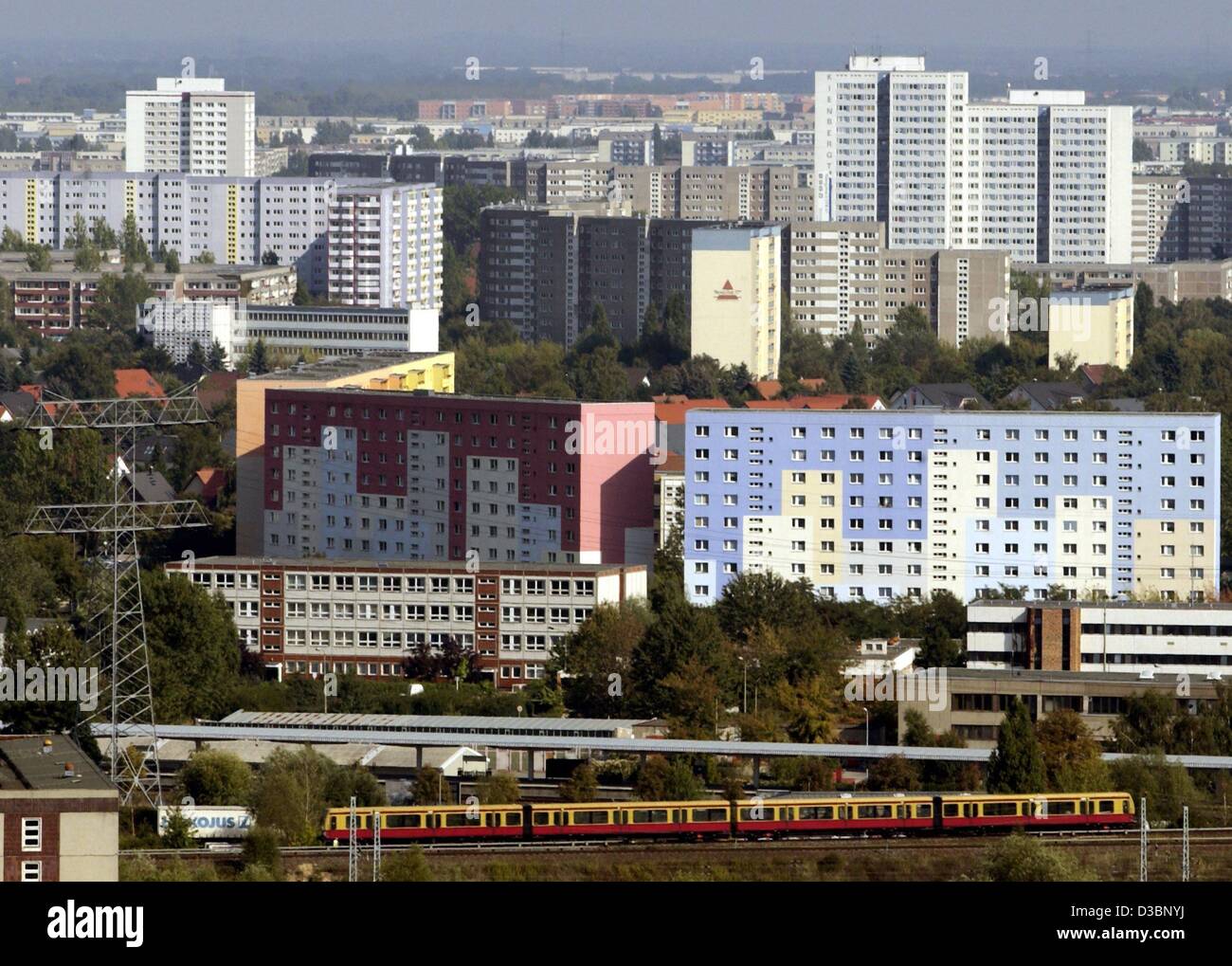 Plattenbauten ostdeutschland -Fotos und -Bildmaterial in hoher ...