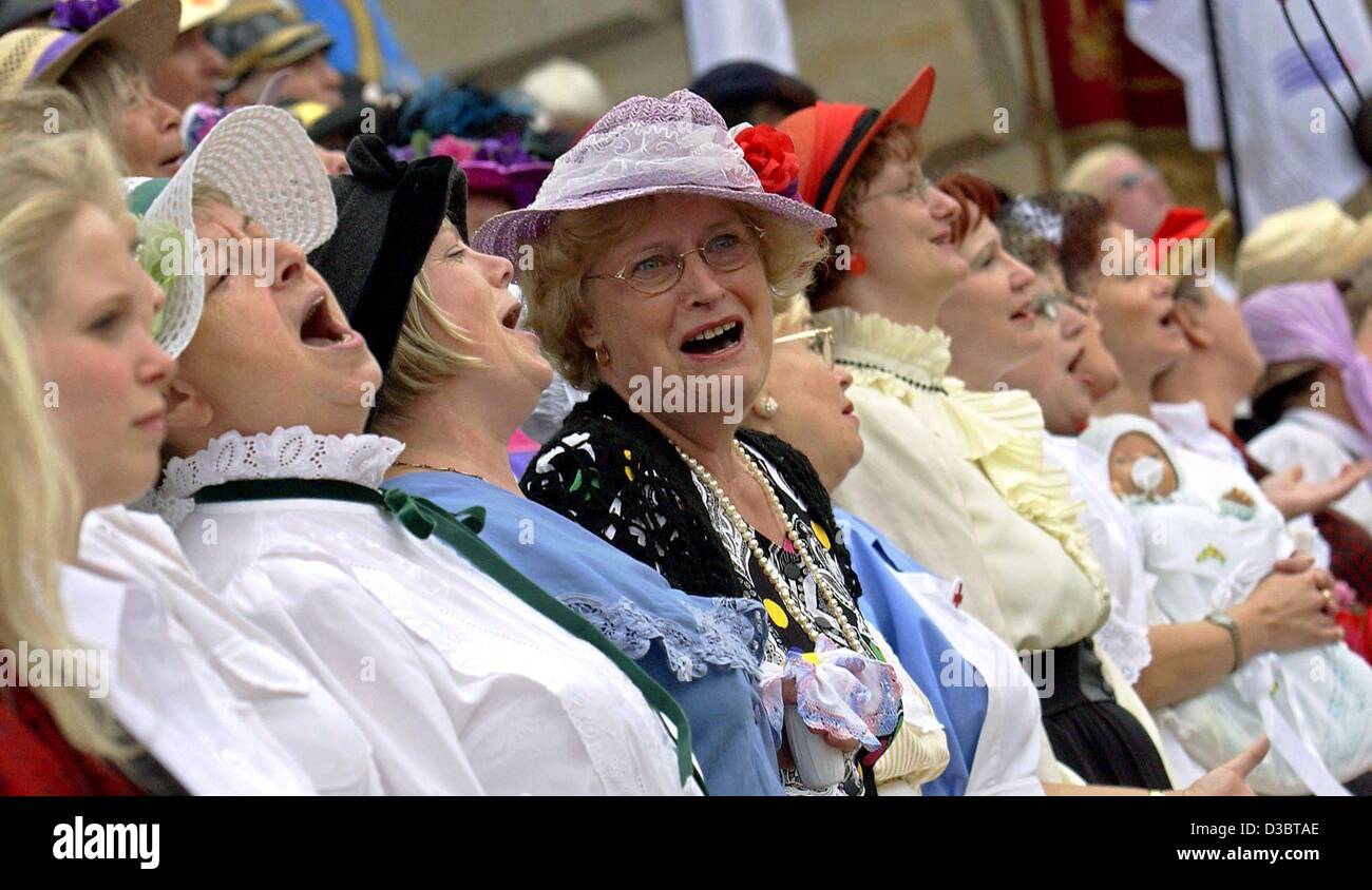 Chor singen -Fotos und -Bildmaterial in hoher Auflösung – Alamy